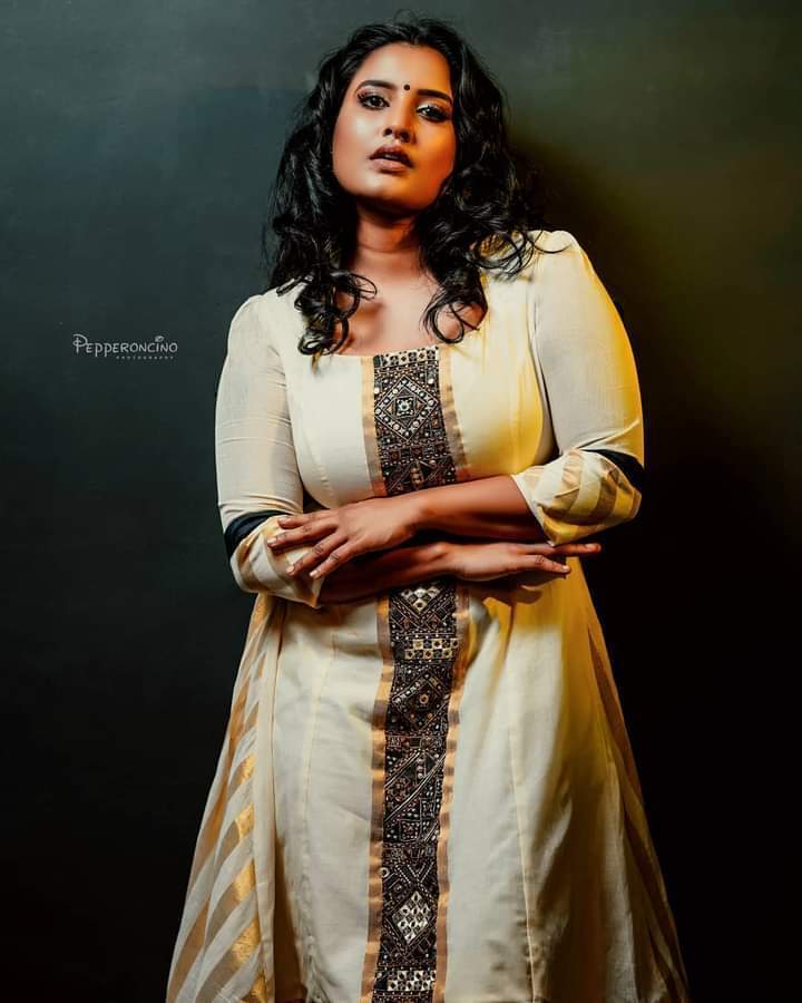 നടി റോഷ്‌ന ആന്‍ റോയിയുടെ ലേറ്റസ്റ്റ് ചിത്രങ്ങള്‍ | Roshna Ann Roy ...