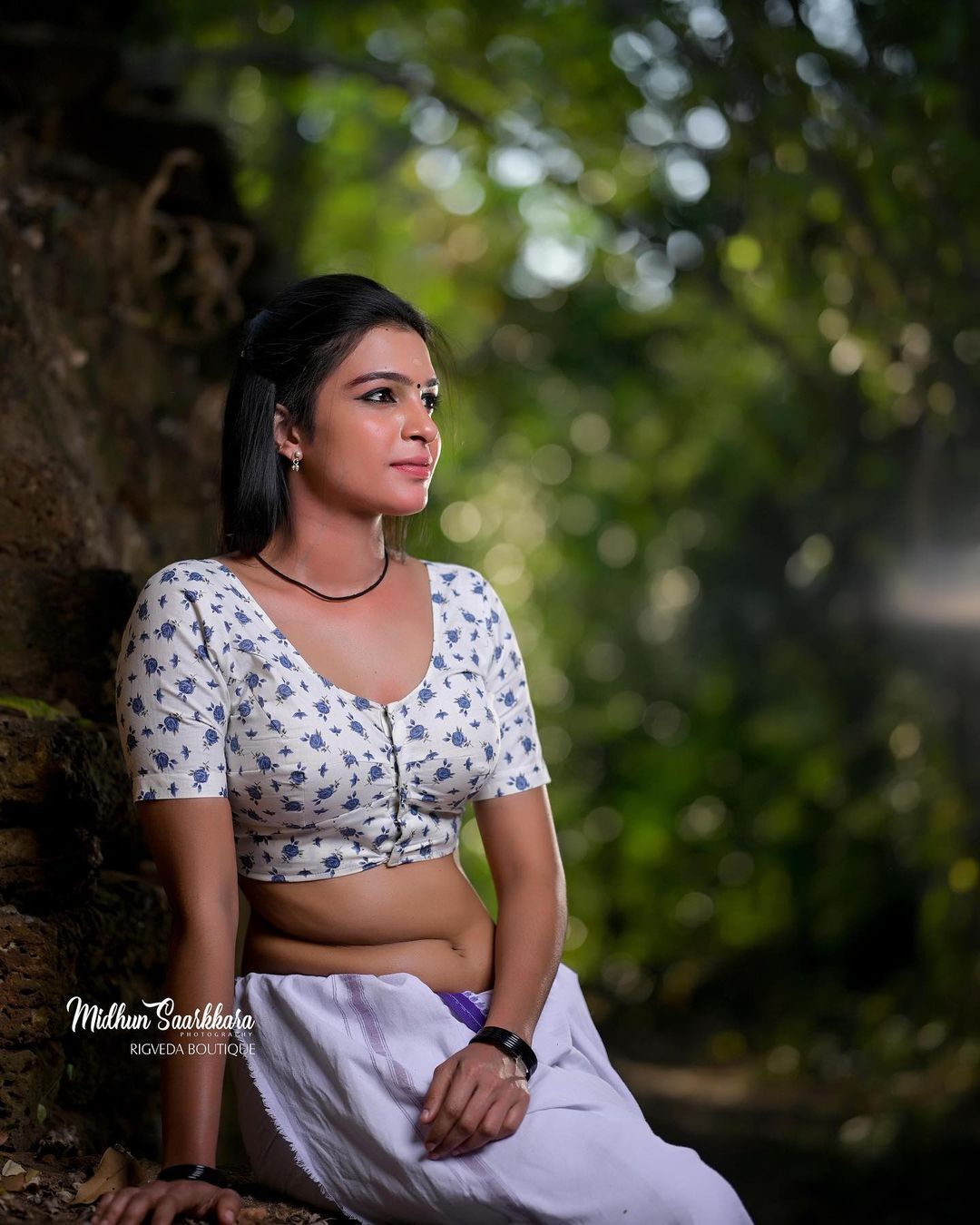 നാടൻ സുന്ദരിയായി ആതിര ജയചന്ദ്രൻ- ചിത്രങ്ങൾ കാണാം - Oneindia Malayalam