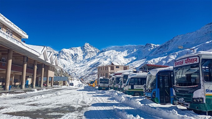 Snowfall In Jammu and Kashmir, Leh, HP And UK - Oneindia