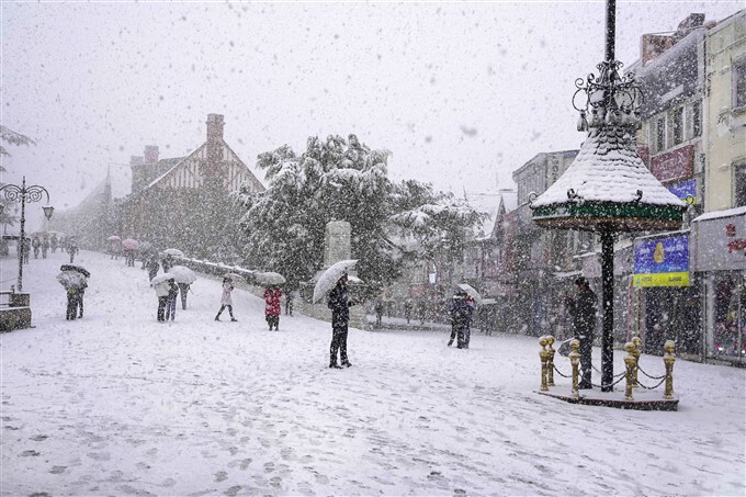 Snowfall In Jammu and Kashmir, Leh, HP And UK, 12/01/2021 - Oneindia