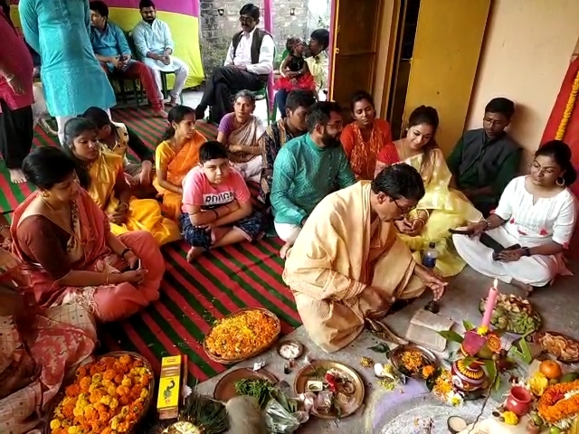 Saraswati Puja celebrated at Singer Imon Chakraborty's home - Oneindia