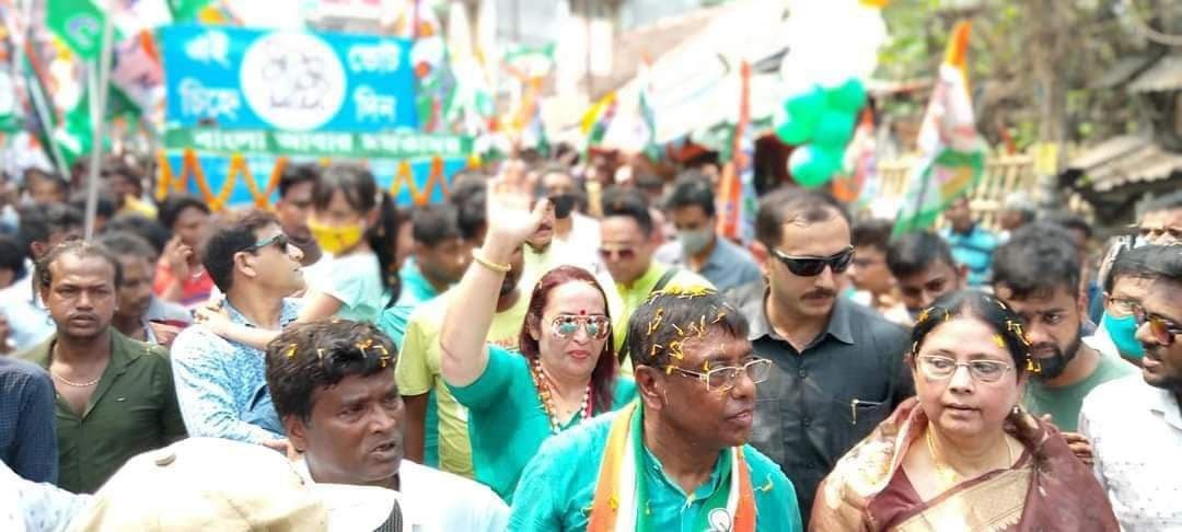 বর্ণাঢ্য শোভাযাত্রা সহকারে মনোনয়ন, গোল করেই জয় নিশ্চিত করতে চান বিদেশ ...