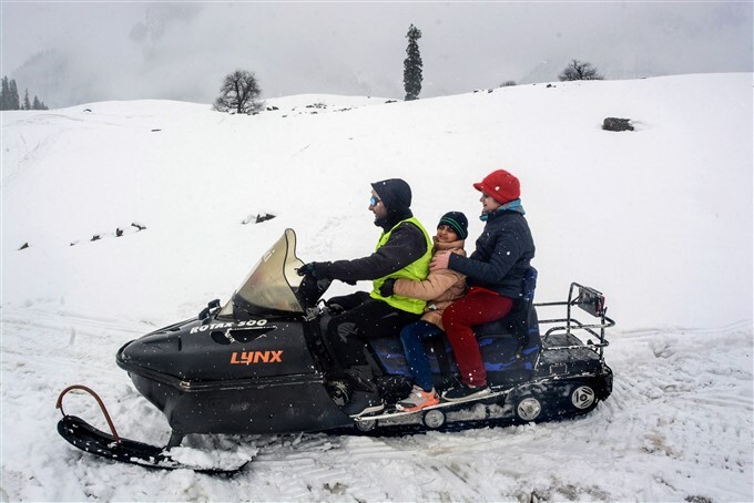 Snowfall In Jammu and Kashmir And Leh - Oneindia