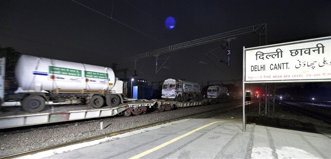 RORO Oxygen Express train arrives At Delhi Cantt In New Delhi - Oneindia