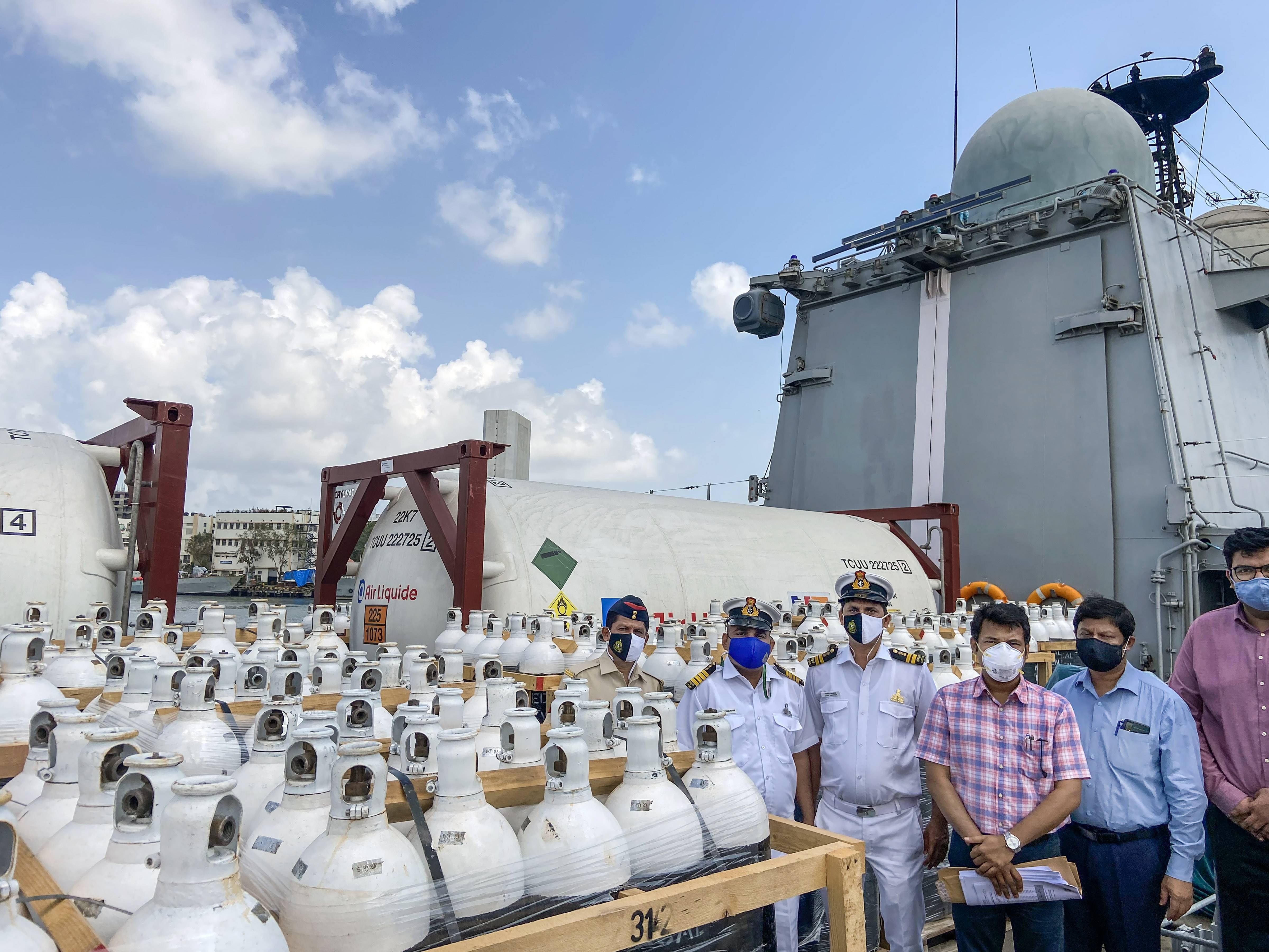 INS Tarkash With Oxygen From Qatar Behrain Reaches Mumbai Port - Oneindia