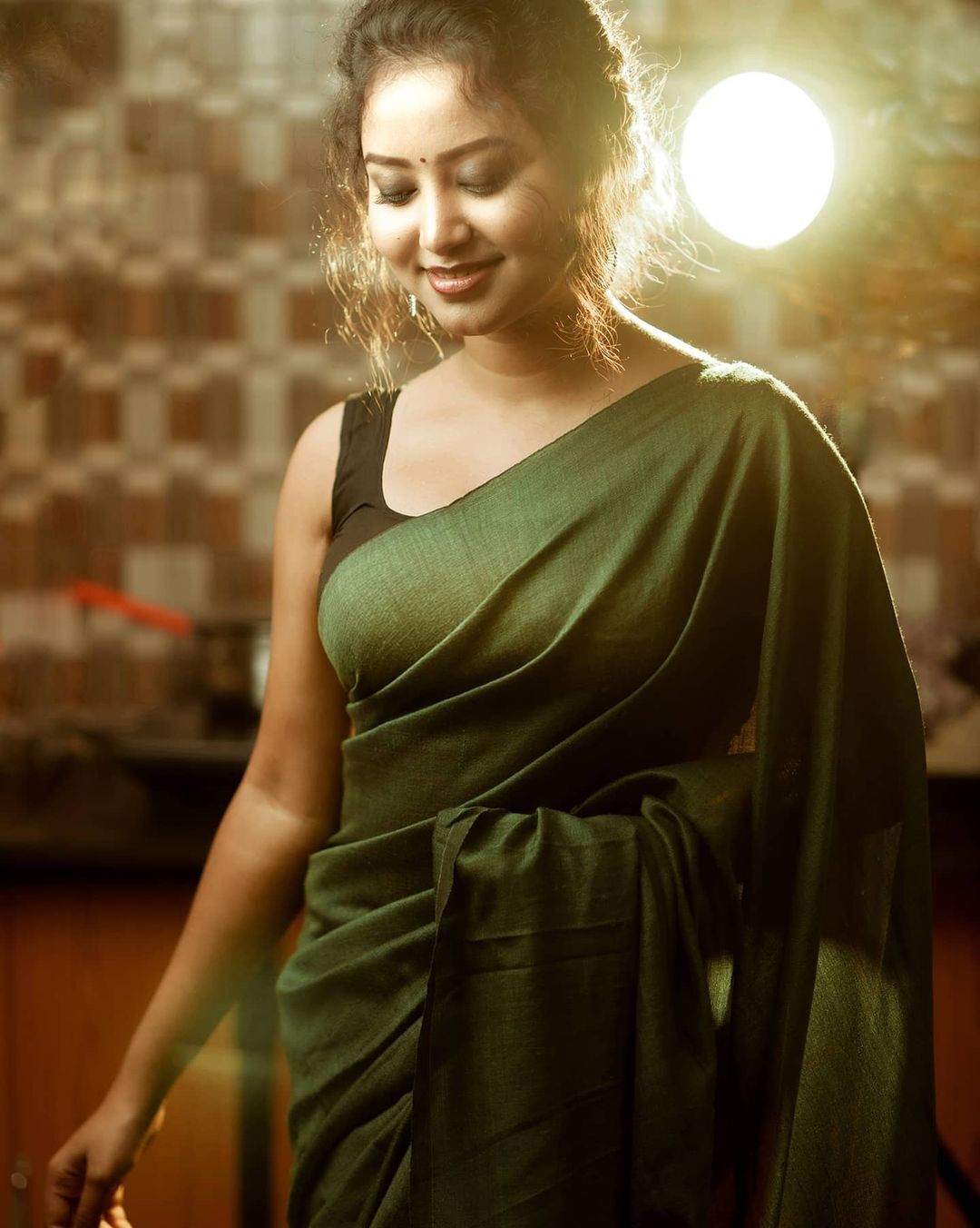 സാരിയിൽ തിളങ്ങി സയാനി പ്രധാൻ- ചിത്രങ്ങൾ | Sayani Pradhan New Hot Look ...