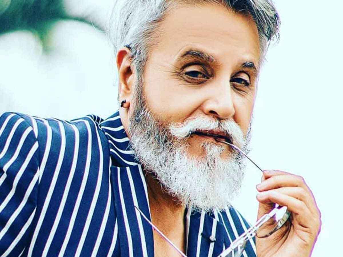 जानिए 61 साल की उम्र में भी इतने फिट कैसे हैं सुपर मॉडल दिनेश मोहन ...