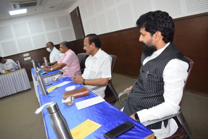 Core Committee Meeting At Karnataka BJP Office - Oneindia