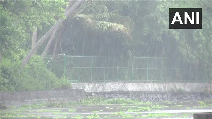 Heavy Rain Lashes Parts Of Kerala