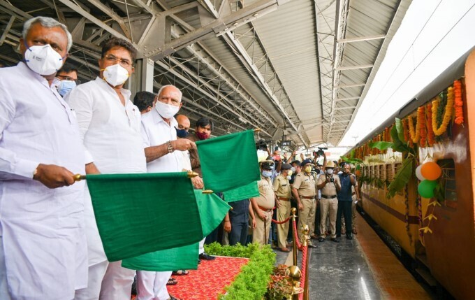 KA CM BS Yeddyurappa flags off Kisan train carrying 250 tonnes of ...