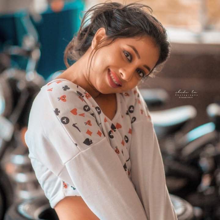 നടി ജയശ്രീ ആരാധ്യയുടെ കിടിലന്‍ ഫോട്ടോകള്‍ കാണാം | Kannada Actress ...