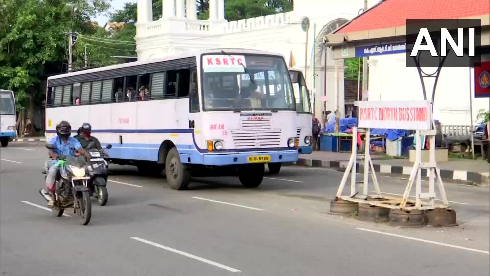 ലോക്ക്ഡൗണില്‍ ഇളവ് ലഭിച്ചതോടെ കേരളം വീണ്ടും സജീവമാകുന്നു; ചിത്രങ്ങള് ...