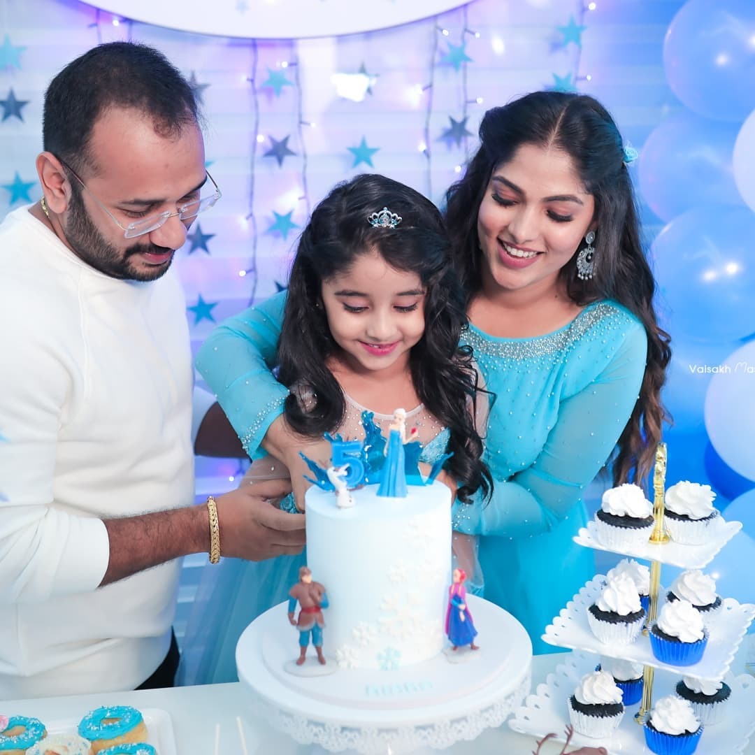 ക്യൂട്ടാണ് മുക്തയും മകളും, വൈറലായി താരത്തിന്റെ മകളുടെ പിറന്നാള്‍ ആഘോഷ ...