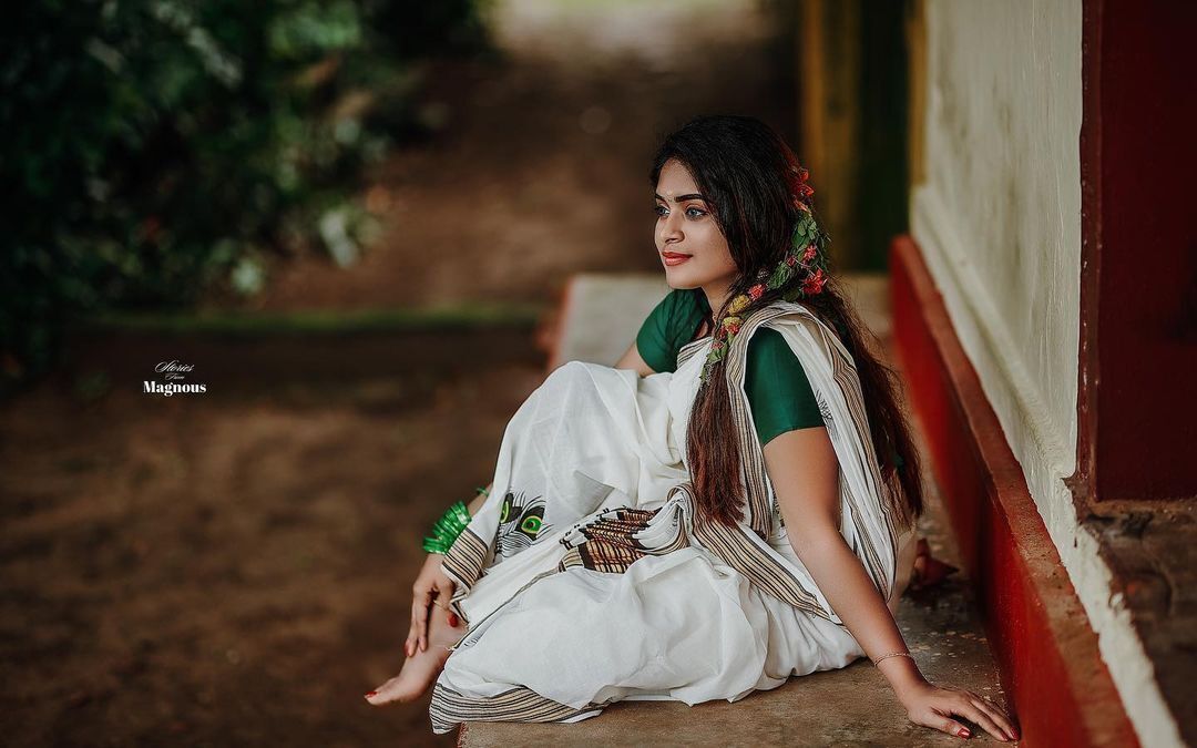 നാടൻ പെൺകുട്ടിയായി ആരതി സോജൻ; ഫോട്ടോസ് വൈറൽ | Malayalam TV Actress ...