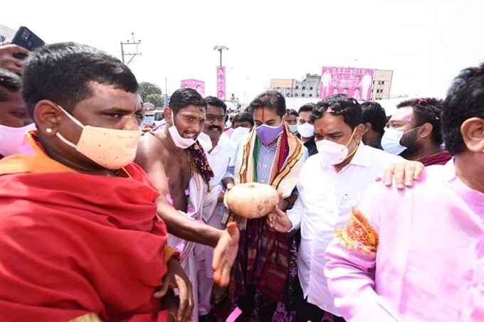 Minister KTR inaugurates Balanagar flyover in Hyderabad - Oneindia
