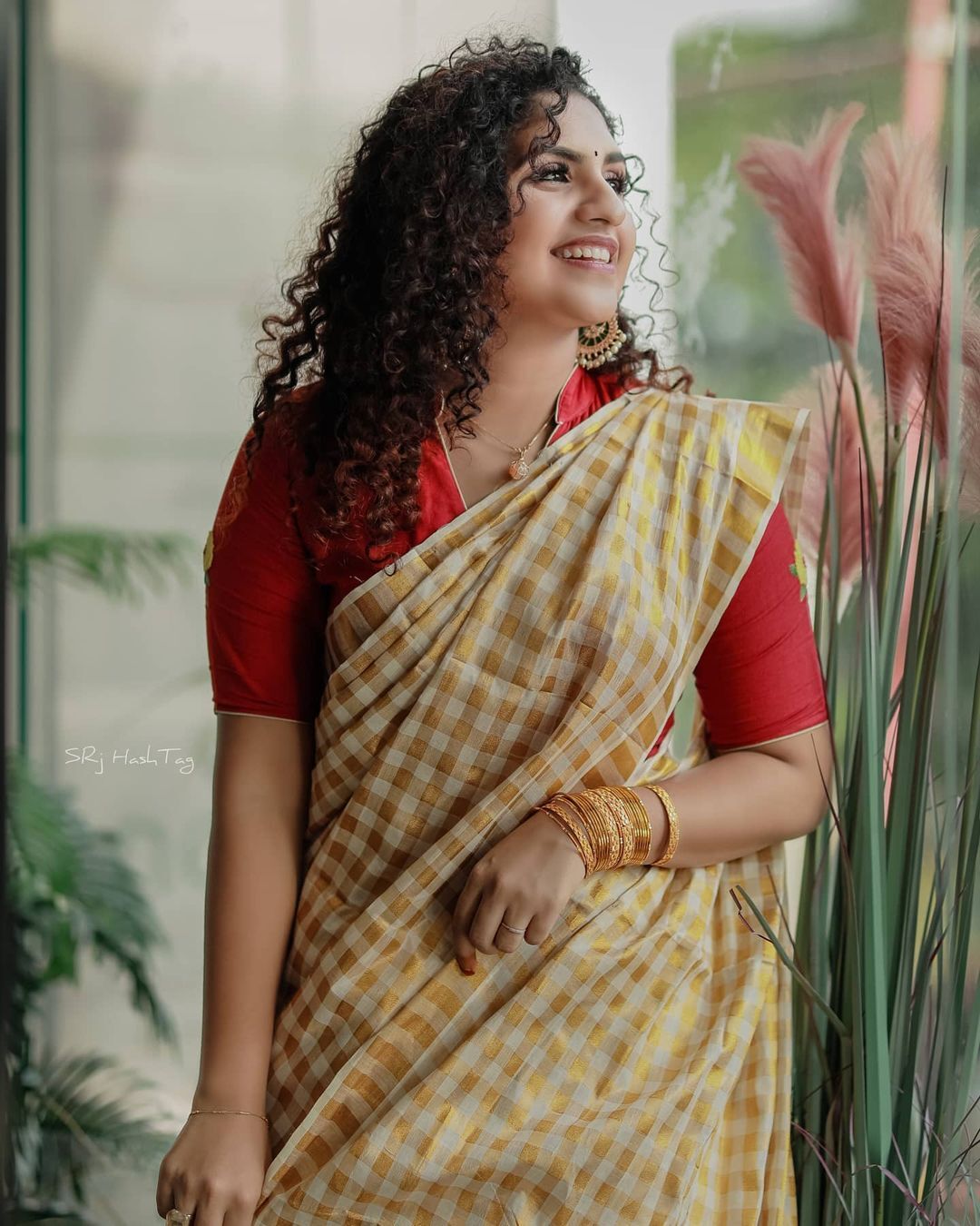 സൈക്കിളുമായി മലകയറി അഡാര്‍ ലവ് താരം നൂറിന്‍ ഷെരീഫ്, പുതിയ ചിത്രങ്ങള് ...