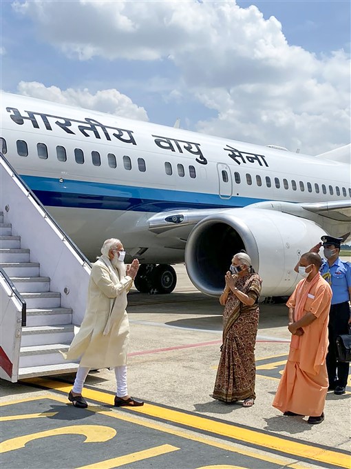 PM Modi inaugurates of various developmental projects in Varanasi ...