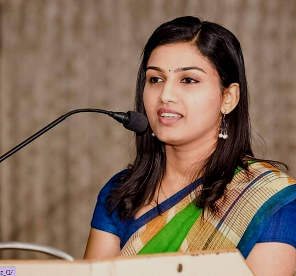 Renu Raj IAS : डॉक्टरी छोड़कर पहली बार में ही बन गईं UPSC टॉपर, जानिए ...