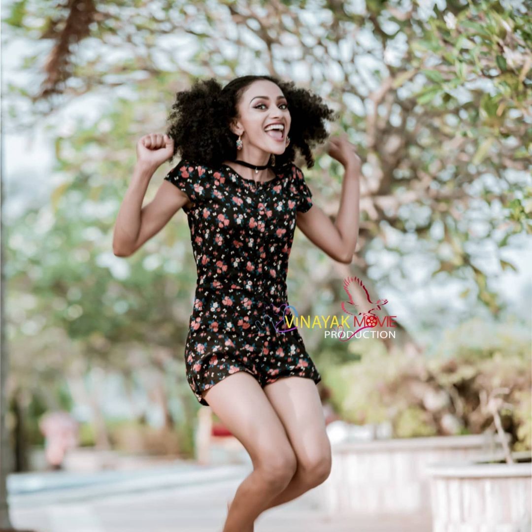 സ്റ്റാർ മാജിക് താരം അന്ന ചാക്കോയുടെ കിടിലൻ ഫൊട്ടോഷൂട്ട് വൈറലാകുന്നു ...