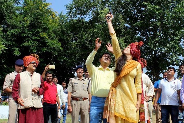 23 साल की उम्र में IAS बनीं Swati Meena Naik से खौफ खाते हैं माफिया ...