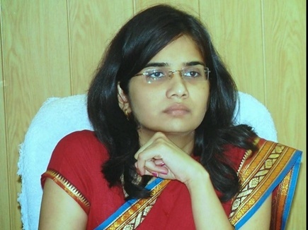 23 साल की उम्र में IAS बनीं Swati Meena Naik से खौफ खाते हैं माफिया ...