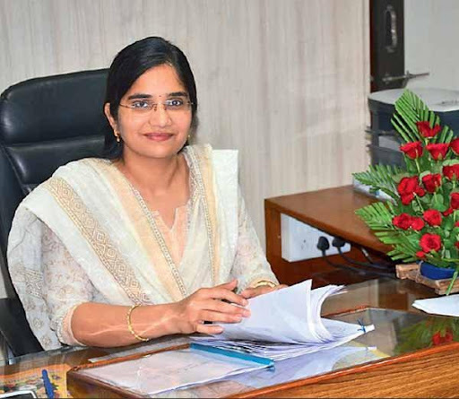 23 साल की उम्र में IAS बनीं Swati Meena Naik से खौफ खाते हैं माफिया ...