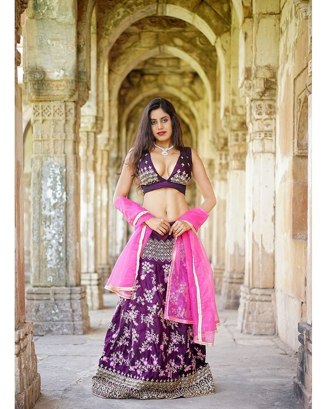 Tanupriya బోల్డ్ పిక్స్..వీకెండ్ బొనాంజా | Model Tanu Priya Goes Super Hot - Oneindia Telugu