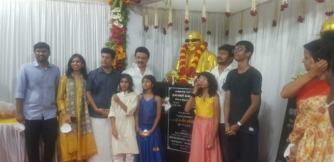 TN CM MK Stalin with family Visits His Father's House - Oneindia