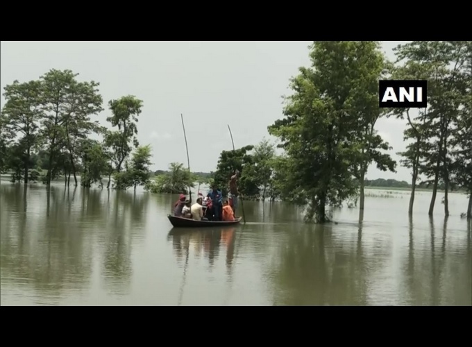 Villages affected due to flood in Bagaha, Bihar - Oneindia