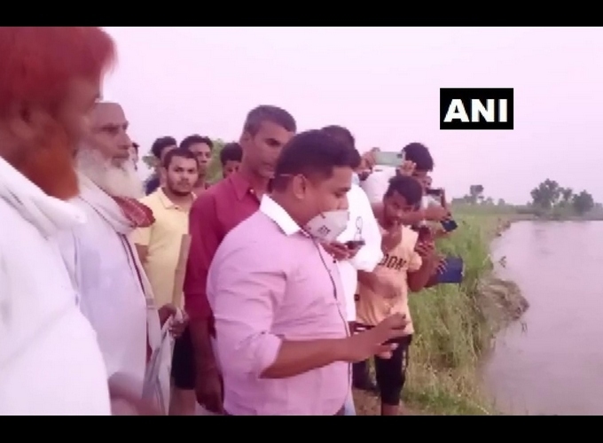 Villages affected due to flood in Bagaha, Bihar - Oneindia