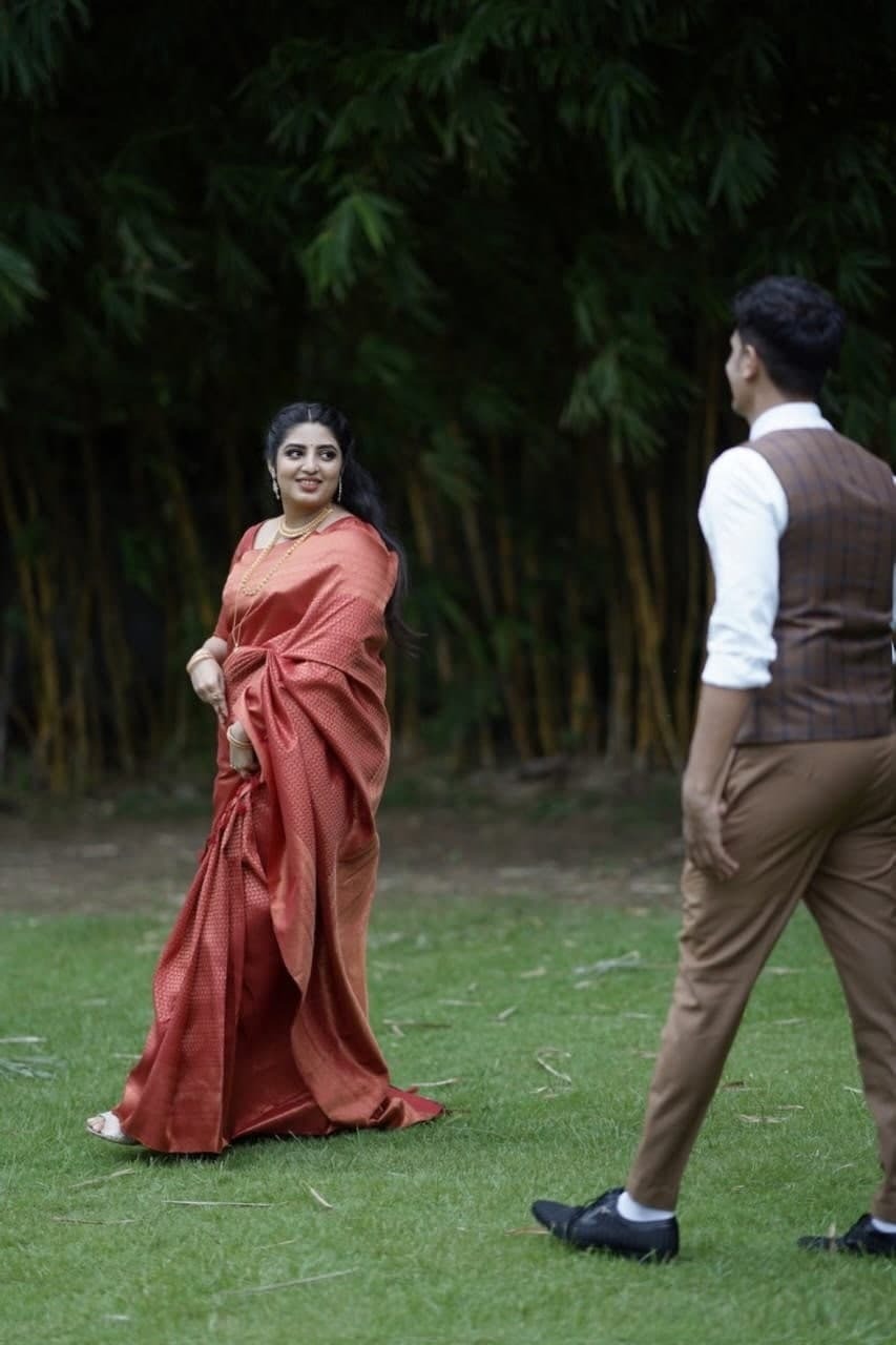 ഒരു തരി പൊന്നില്ലാതെ ബോബി ചെമ്മണ്ണൂരിന്റെ മകളുടെ വിവാഹം; ചിത്രങ്ങള് ...