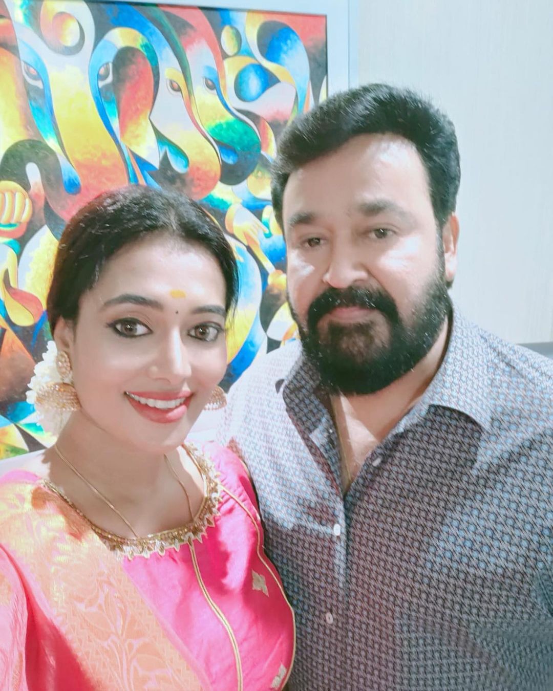 മോഹന്‍ലാലും ടൊവിനോയും ആസിഫും: താരങ്ങളോടൊപ്പമുള്ള ചിത്രം പങ്കുവെച്ച് ...