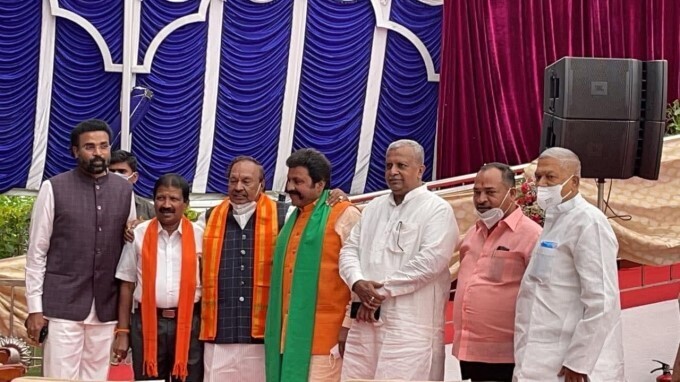 Karnataka Cabinet ministers Oath Taking Ceremony At Raj Bhavan in Bengaluru - Oneindia