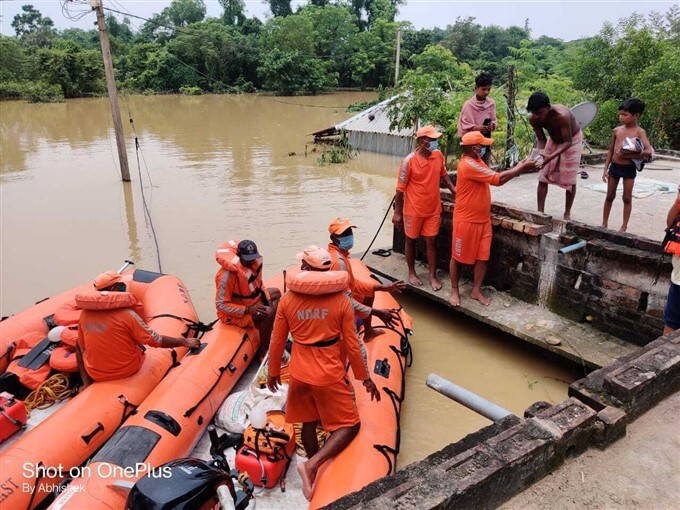 NDRF distribute Relief Material to the needy People in West Medinipur