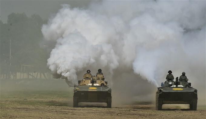 Para Brigade personnel perform during combat free fall by 75 ...