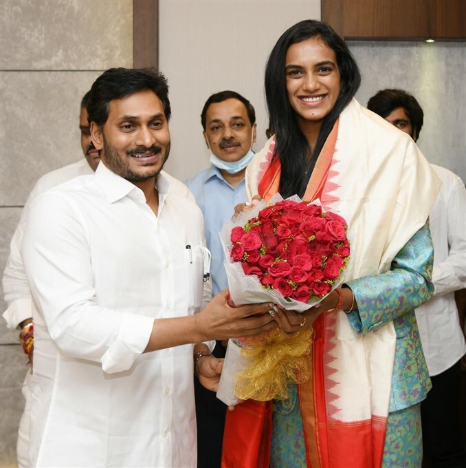 PV Sindhu Meets AP CM Jagan Mohan Reddy Photos: HD Images, Pictures ...