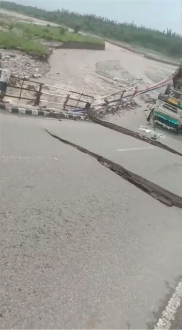 Rani Pokhari bridge Collapsed on Dehradun-Rishikesh highway after heavy ...