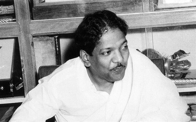 Rare Photos Of Former TN CM M Karunanidhi - Oneindia