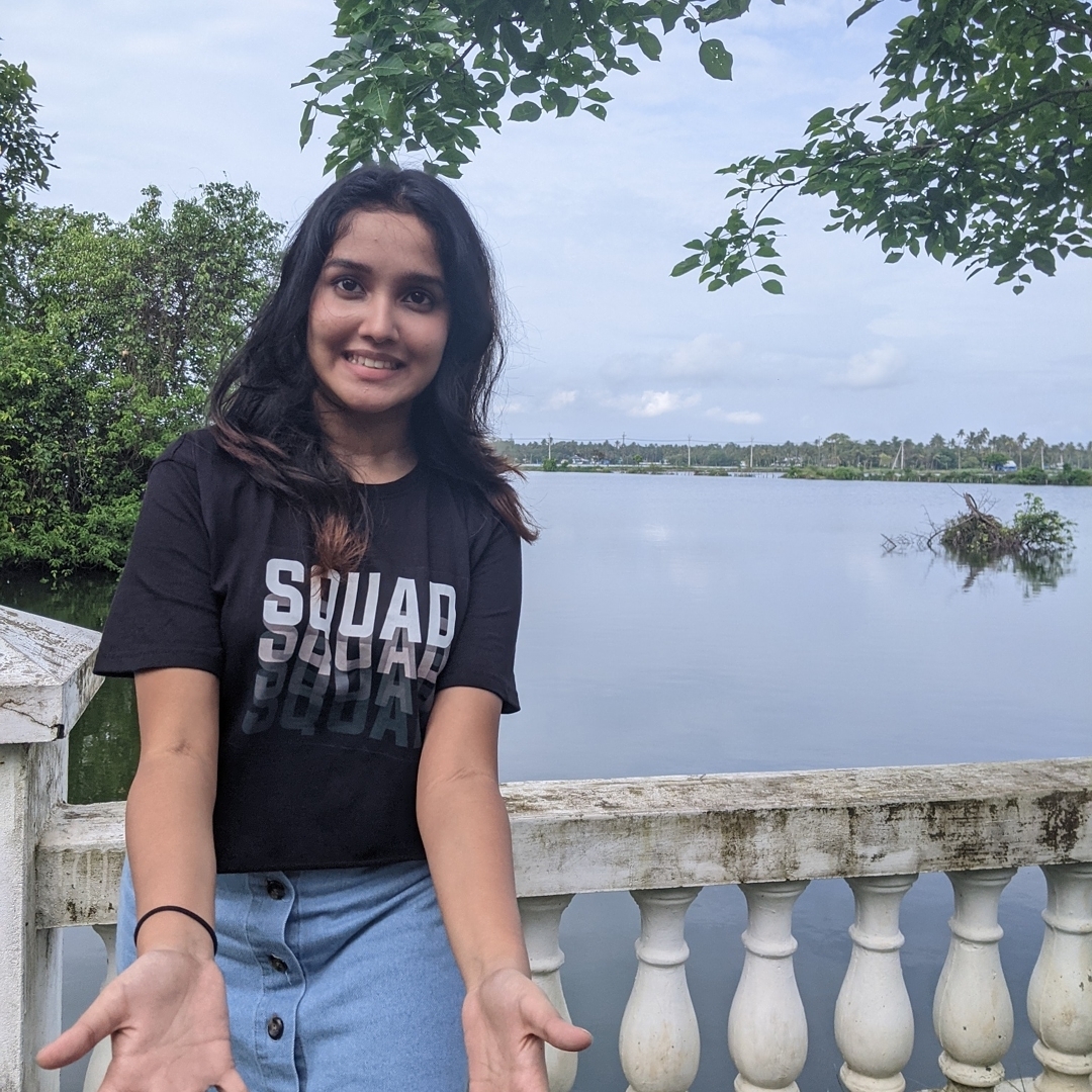 പുതിയ ലുക്കിലും ആരാധകരെ അമ്പരപ്പിച്ച് നടി അനിക... വൈറൽ ചിത്രങ്ങ ...