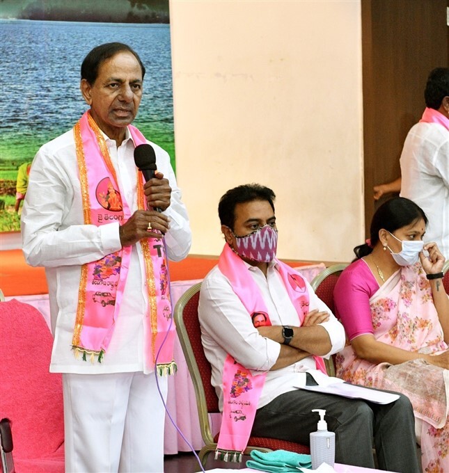 TRS Party State Committee Meeting at Telangana Bhavan - Oneindia