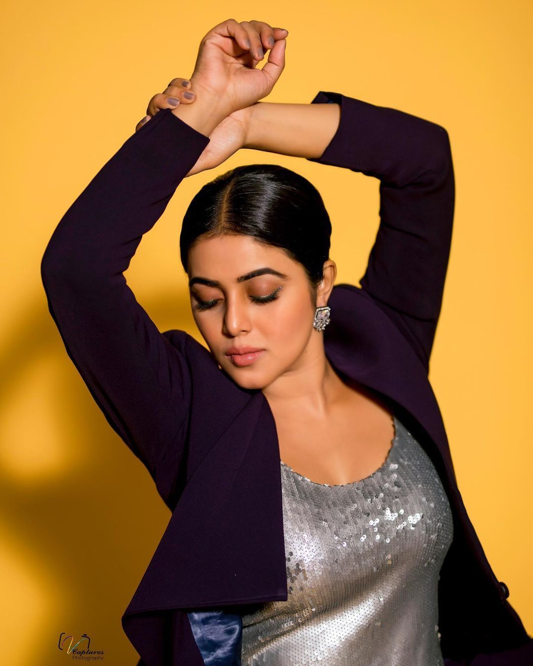 రెడ్ కలర్ ఔట్ ఫిట్‌లో పూర్ణ సూపర్ హాట్ | Actress Poorna Bold Photos ...