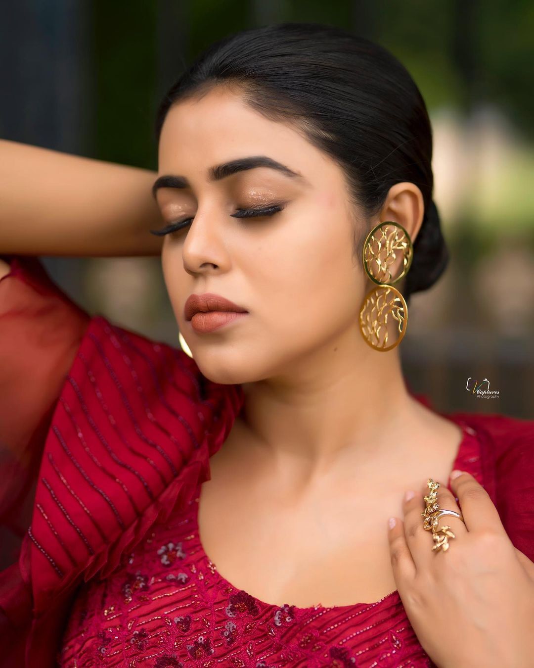 రెడ్ కలర్ ఔట్ ఫిట్‌లో పూర్ణ సూపర్ హాట్ | Actress Poorna Bold Photos ...