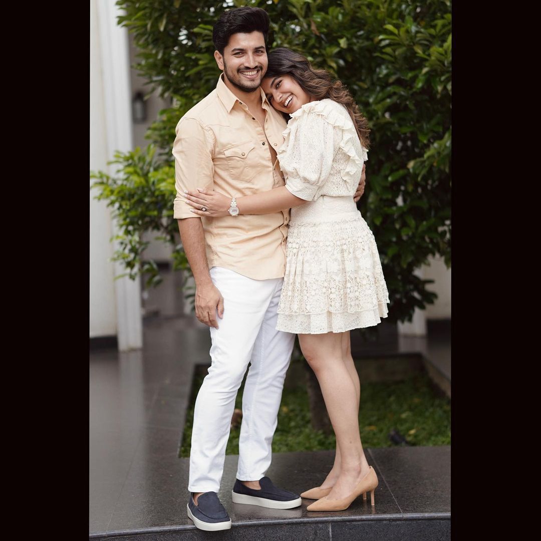 അടുത്തു വാ.. അടുത്തു വാ.. അടുത്ത് വന്നാട്ടെ; സോഷ്യല്‍ മീഡിയയില്‍ വീണ്ടും ട്രെന്‍ഡിംഗായി ജീവയും ...