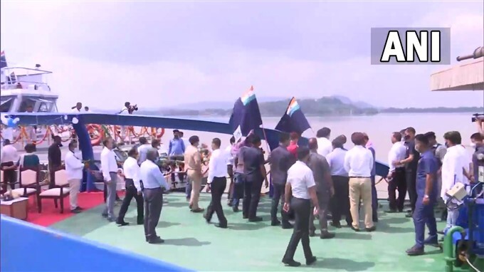 Assam CM Himanta Biswa Sarma flag-offs 5 vessels of IWT at Lachit Ghat ...