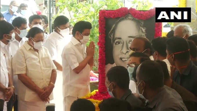 Leaders pays tribute to DMK founder CN Annadurai on his 113th birth ...