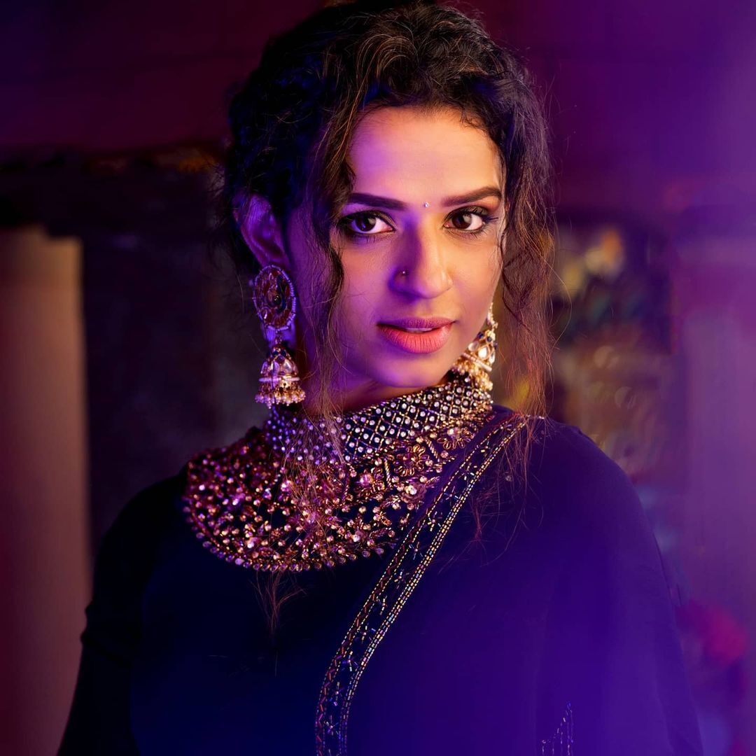 എന്തൊരു ക്യൂട്ടാണ് ഈ കൊച്ച്; ഉടന്‍ പണം താരം മീനാക്ഷി രവീന്ദ്രന്റെ ...