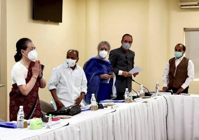 Congress Leaders During CWC meeting In New Delhi - Oneindia