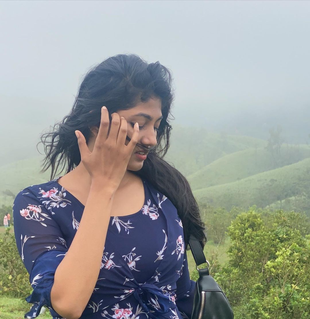 ദൃശ്യ ഇത് എന്തൊരു ഭംഗിയാണ് കാണാന്‍; താരത്തിന്റെ ഏറ്റവും പുതിയ ചിത്രം ...