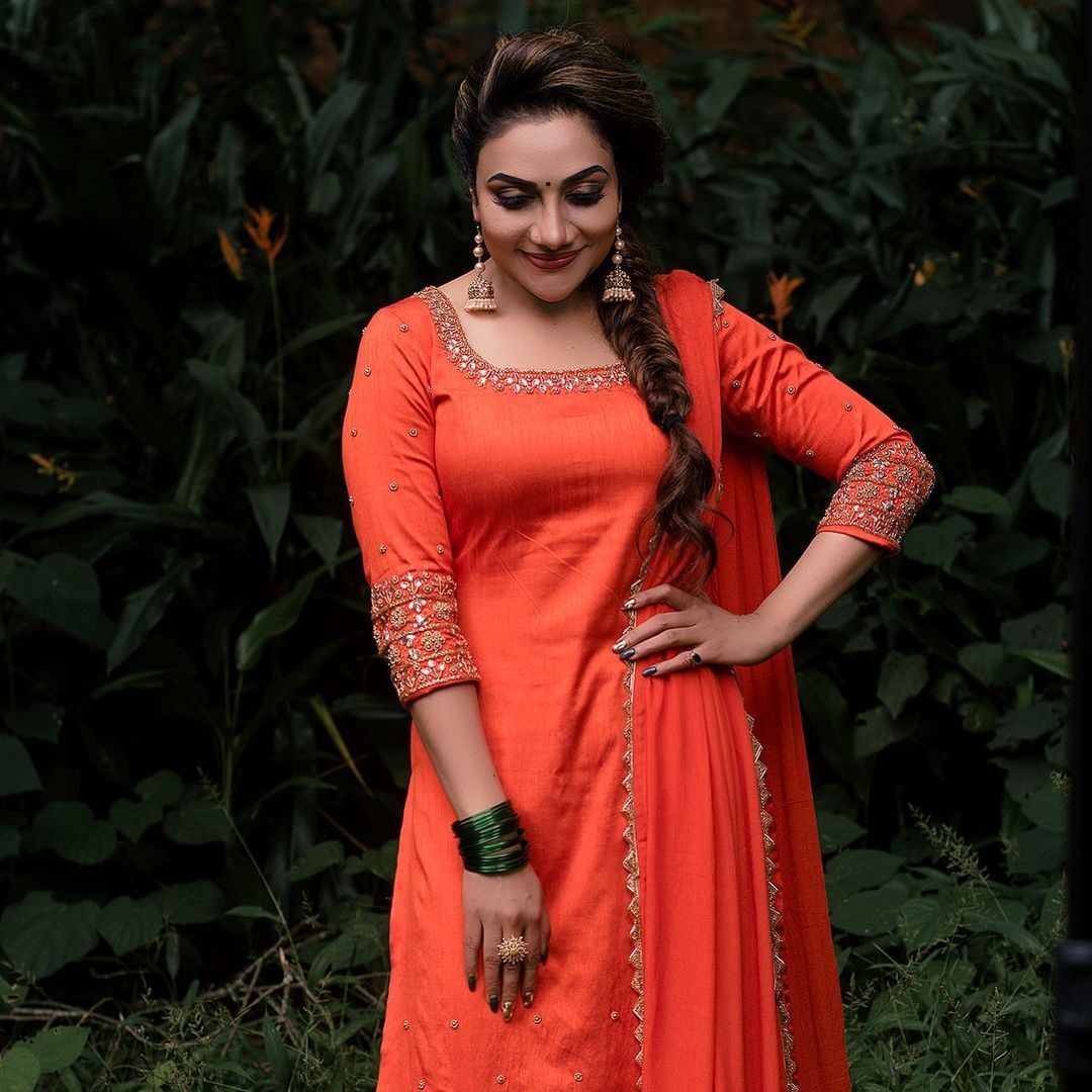 സാരിയില്‍ അതീവ സുന്ദരിയായി റിമി ടോമി; ഏറ്റവും പുതിയ ചിത്രങ്ങള് ...