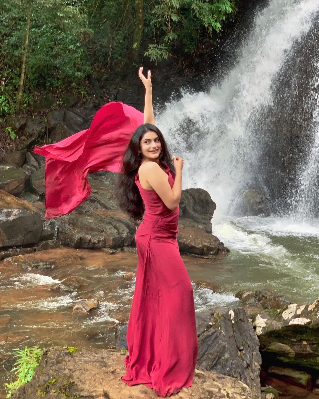 അടിപൊളി ഗെറ്റപ്പില്‍ ഷാനു സുരേഷ്; സോഷ്യല്‍ മീഡിയയില്‍ ട്രന്‍ഡിംഗായി ...